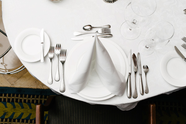 How to: Чем и что едят за столом | Sobaka.ru